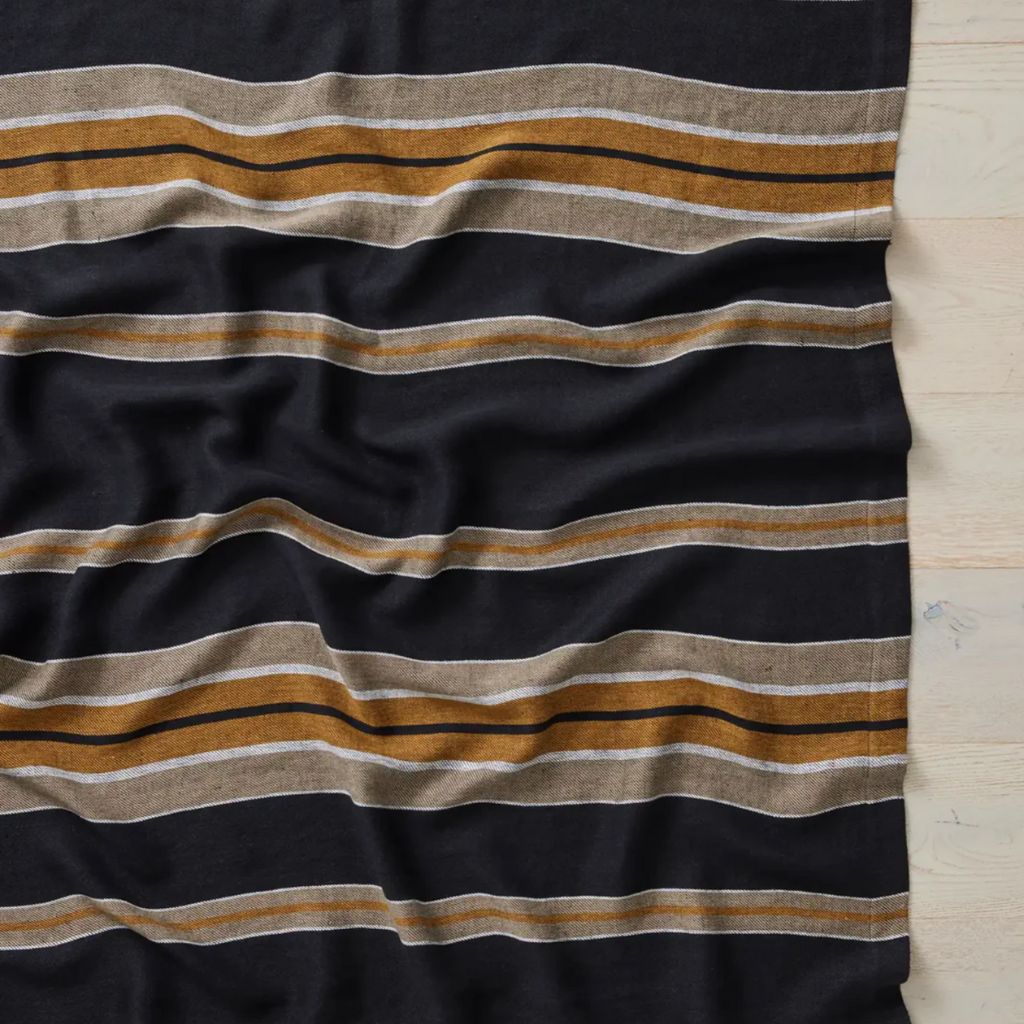 Franco Throw Shadow | Gainsville Furniture