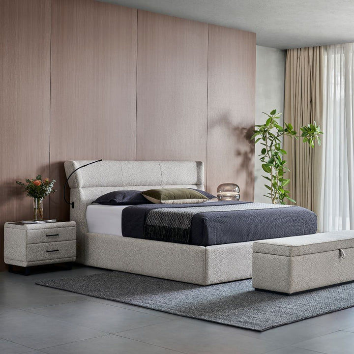 Sleek and Modern Windsor Bed | Gainsville Furniture